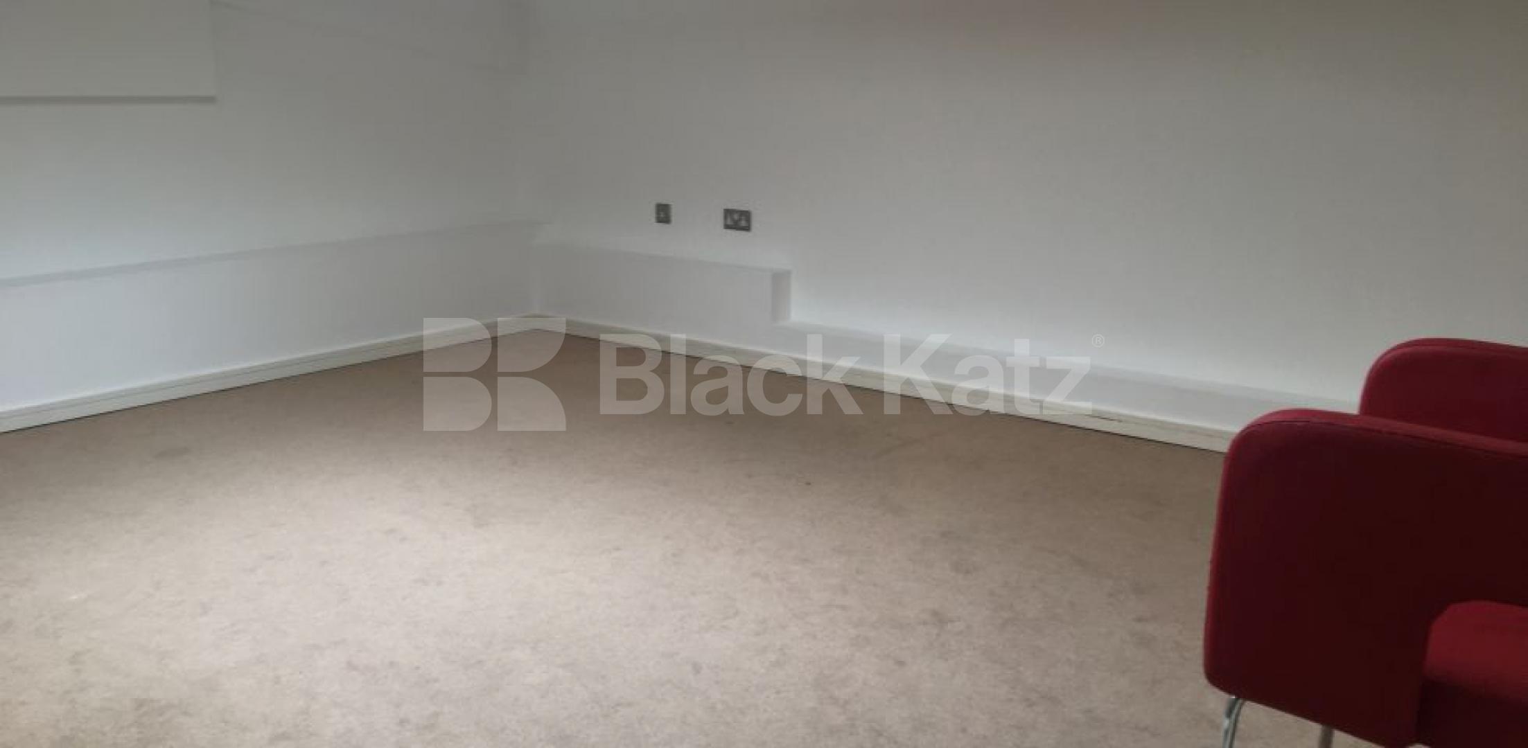 Stunning Views 2 Bedroom Penthouse in Kamen House. Magdalen Street SE1