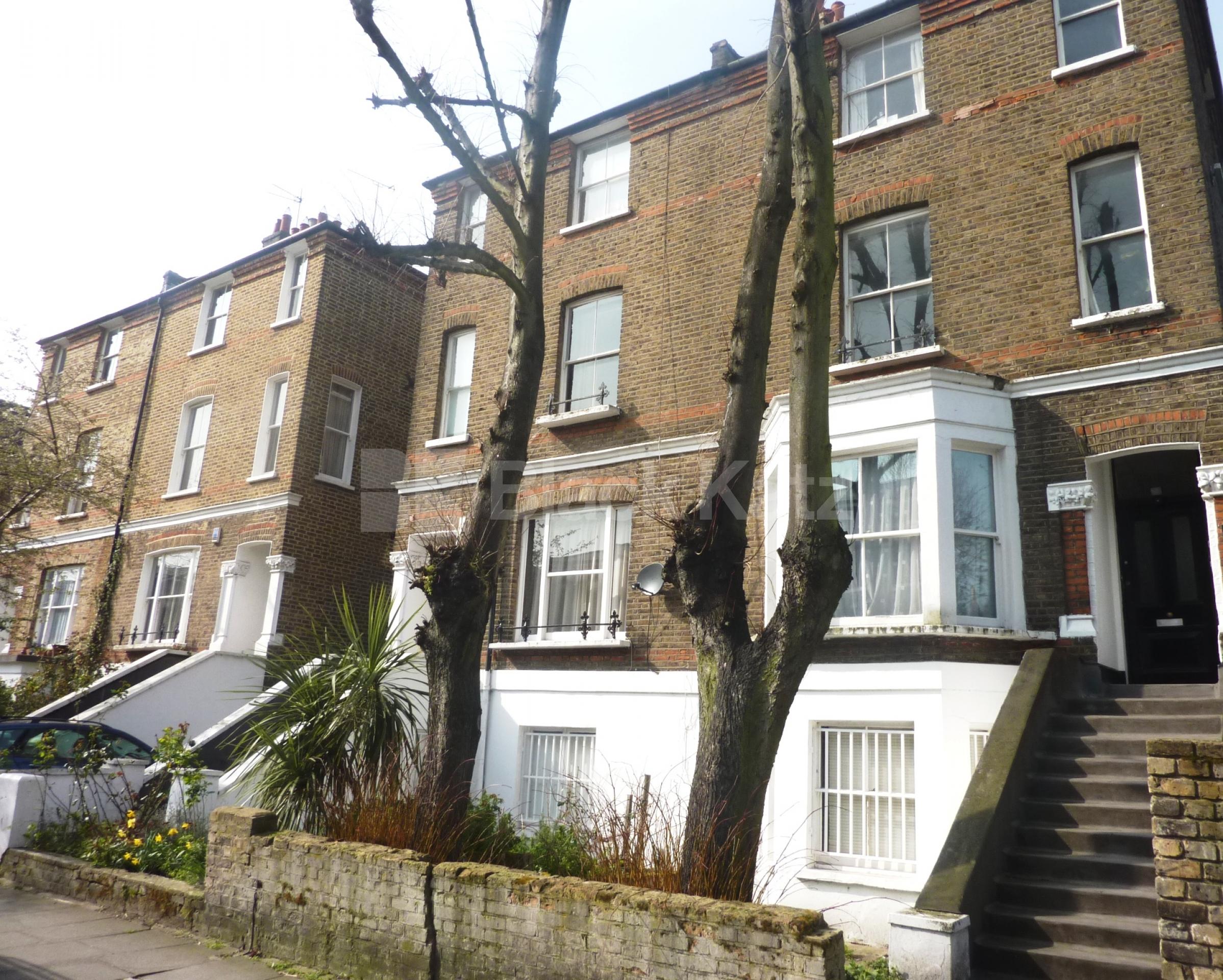Open and Inviting Studio Apartment, Furnished Studio in Hungerford Road N7