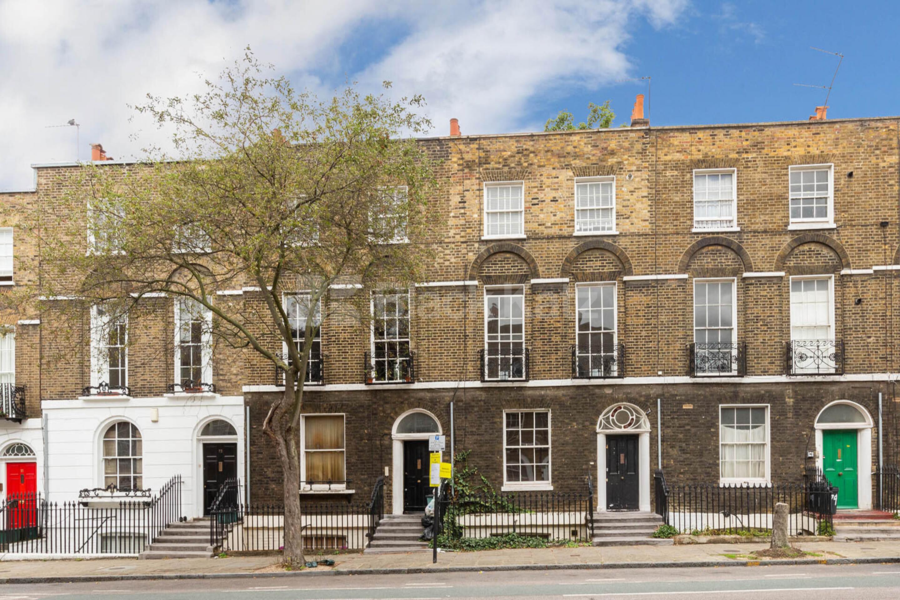 Radiantly warm 2 Bedroom, Furnished Apartment in Amwell Street EC1R