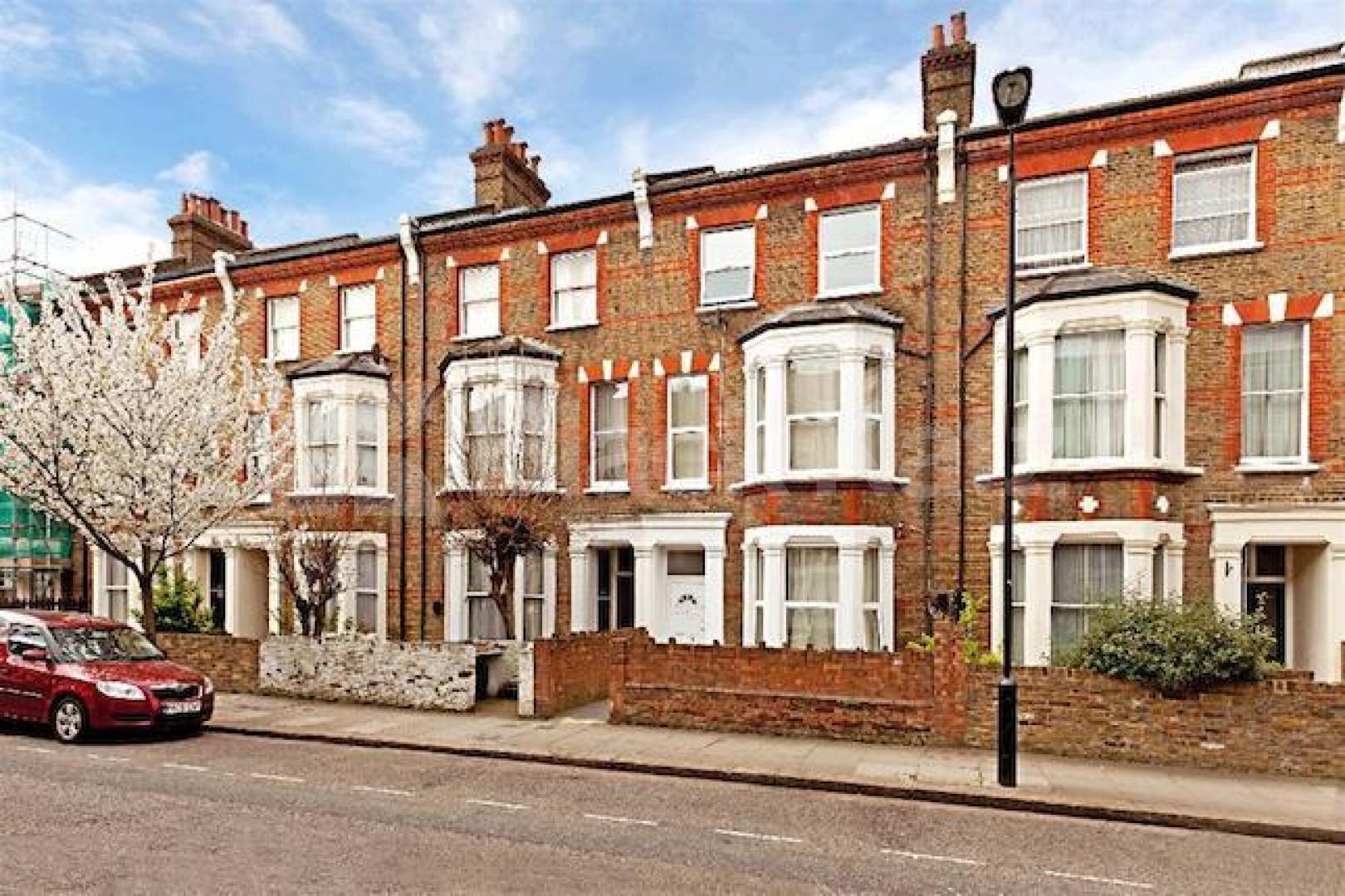 Airy 1 Bedroom, Part Furnished Flat in BRAVINGTON ROAD W9