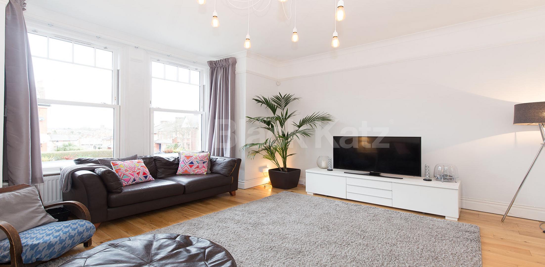 Spacious 2 Bedroom, Part Furnished End Terraced House in Cecile Park N8