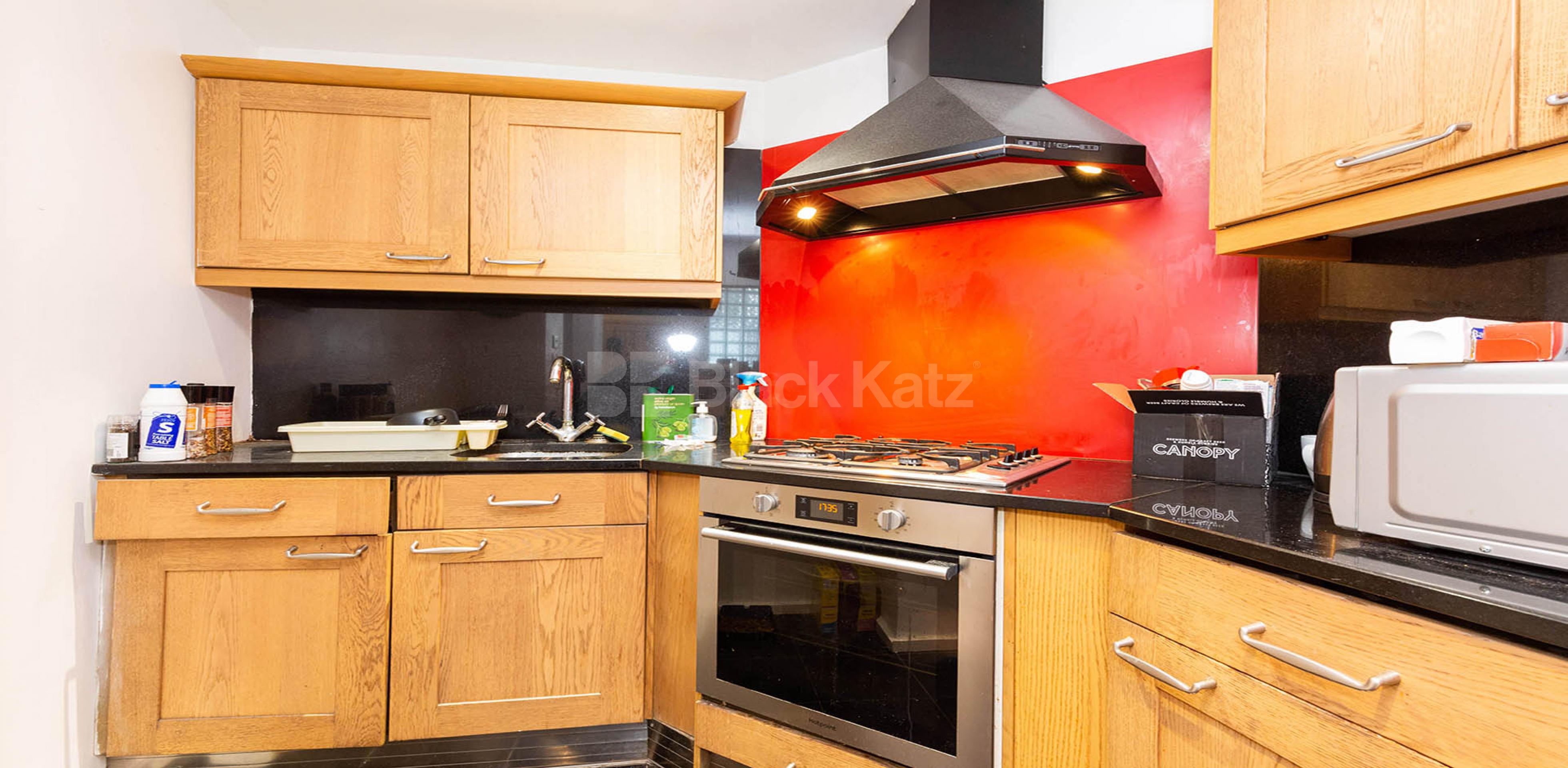 Roomy and spacious 1 Bedroom, Furnished Apartment in Pages Lane N10