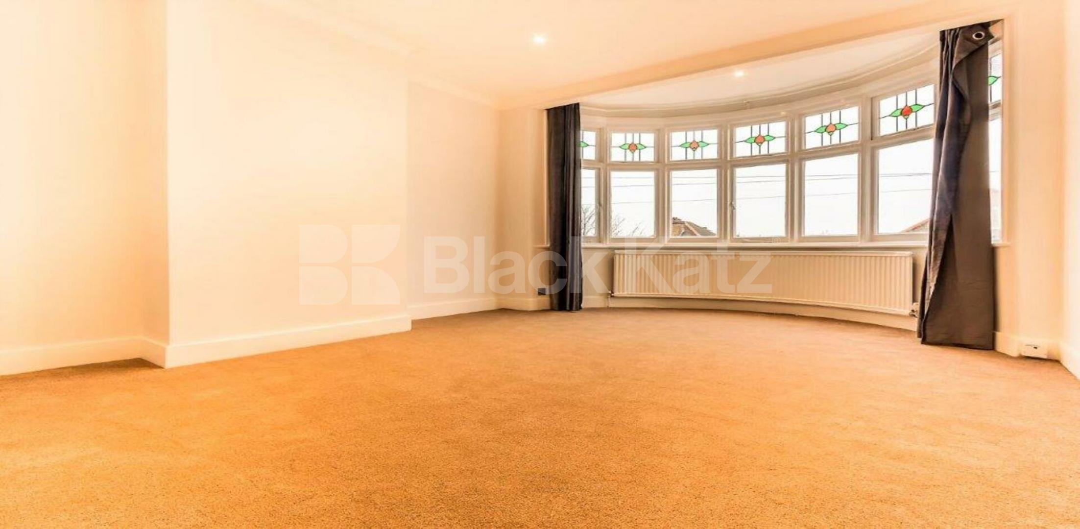 Large bedrooms 3 Bedroom House in Chase Way N14