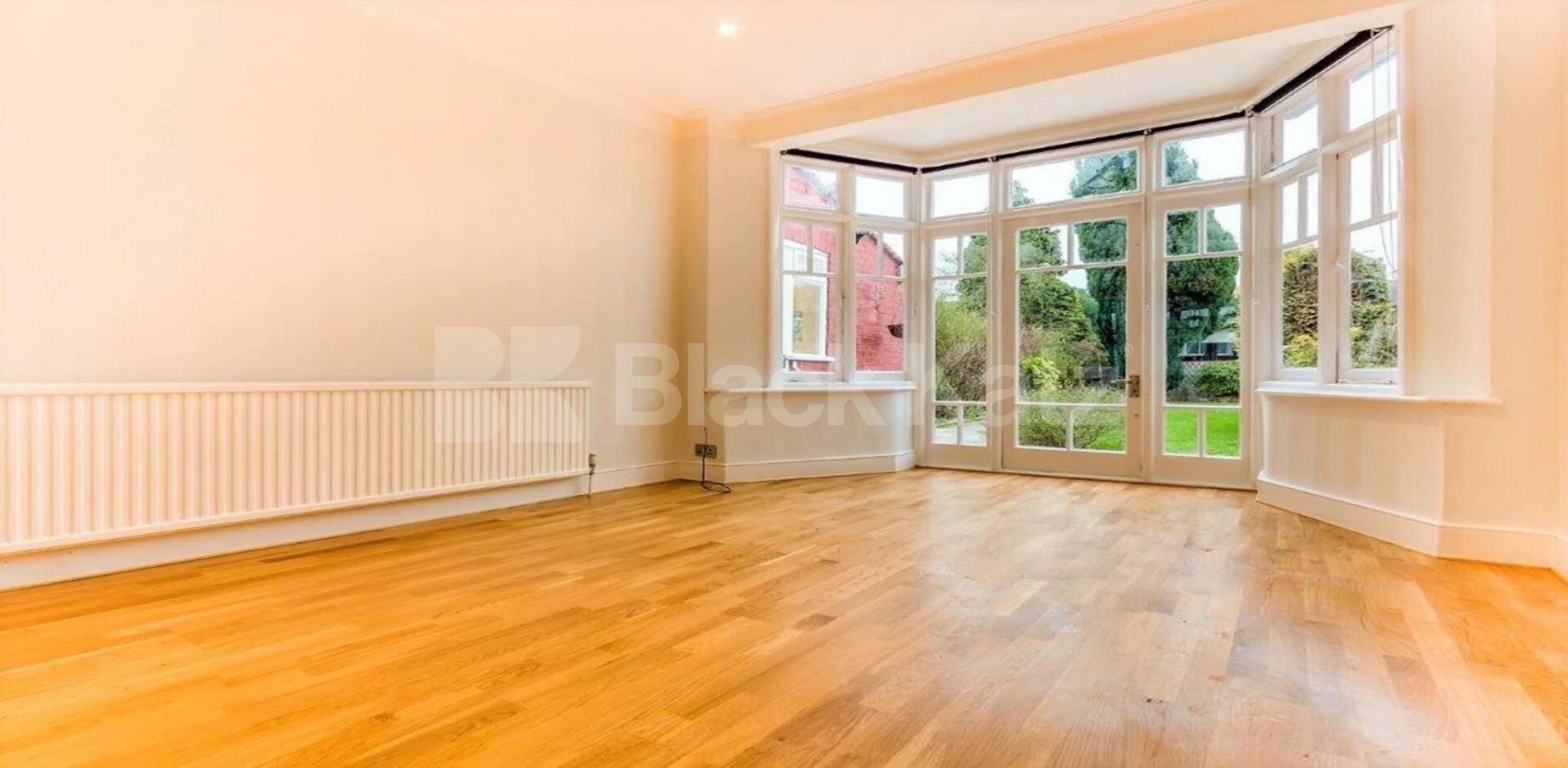 Large bedrooms 3 Bedroom House in Chase Way N14
