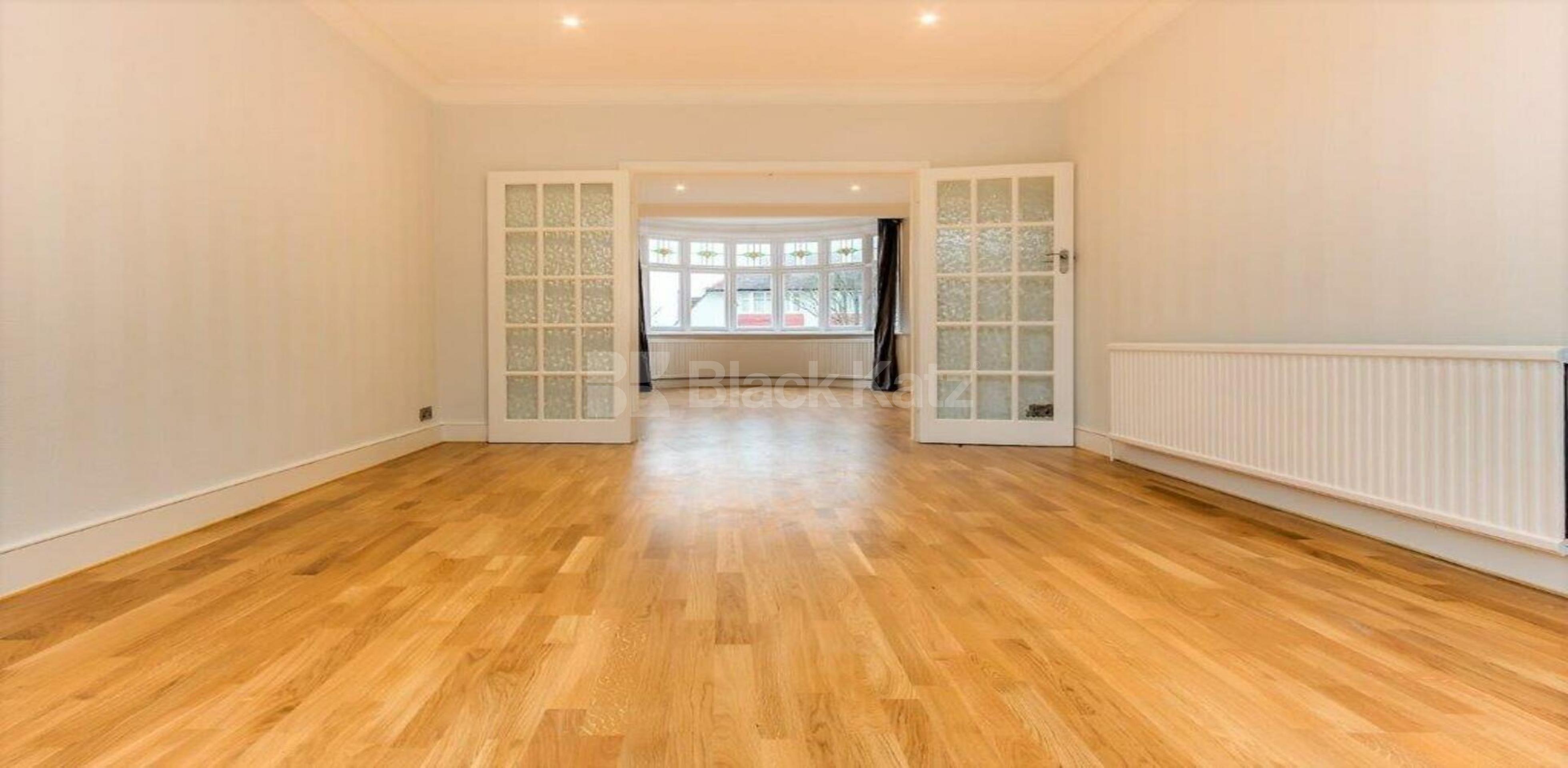Large bedrooms 3 Bedroom House in Chase Way N14