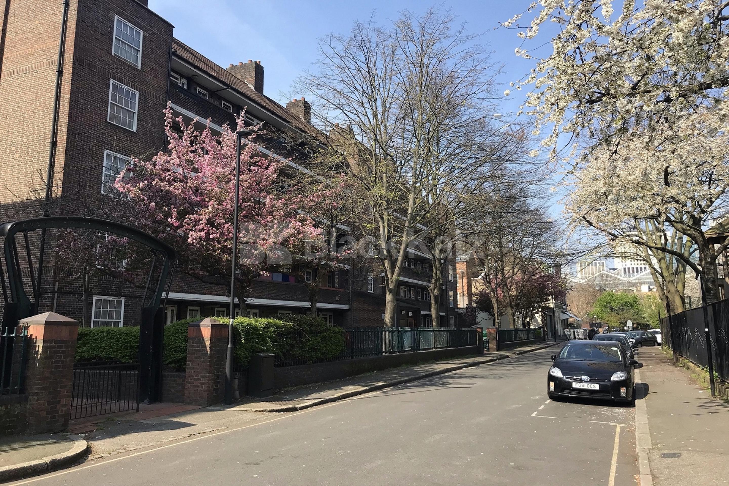 Spacious splendor - airy and beautiful 3 Bedroom, Part Furnished Ground ...