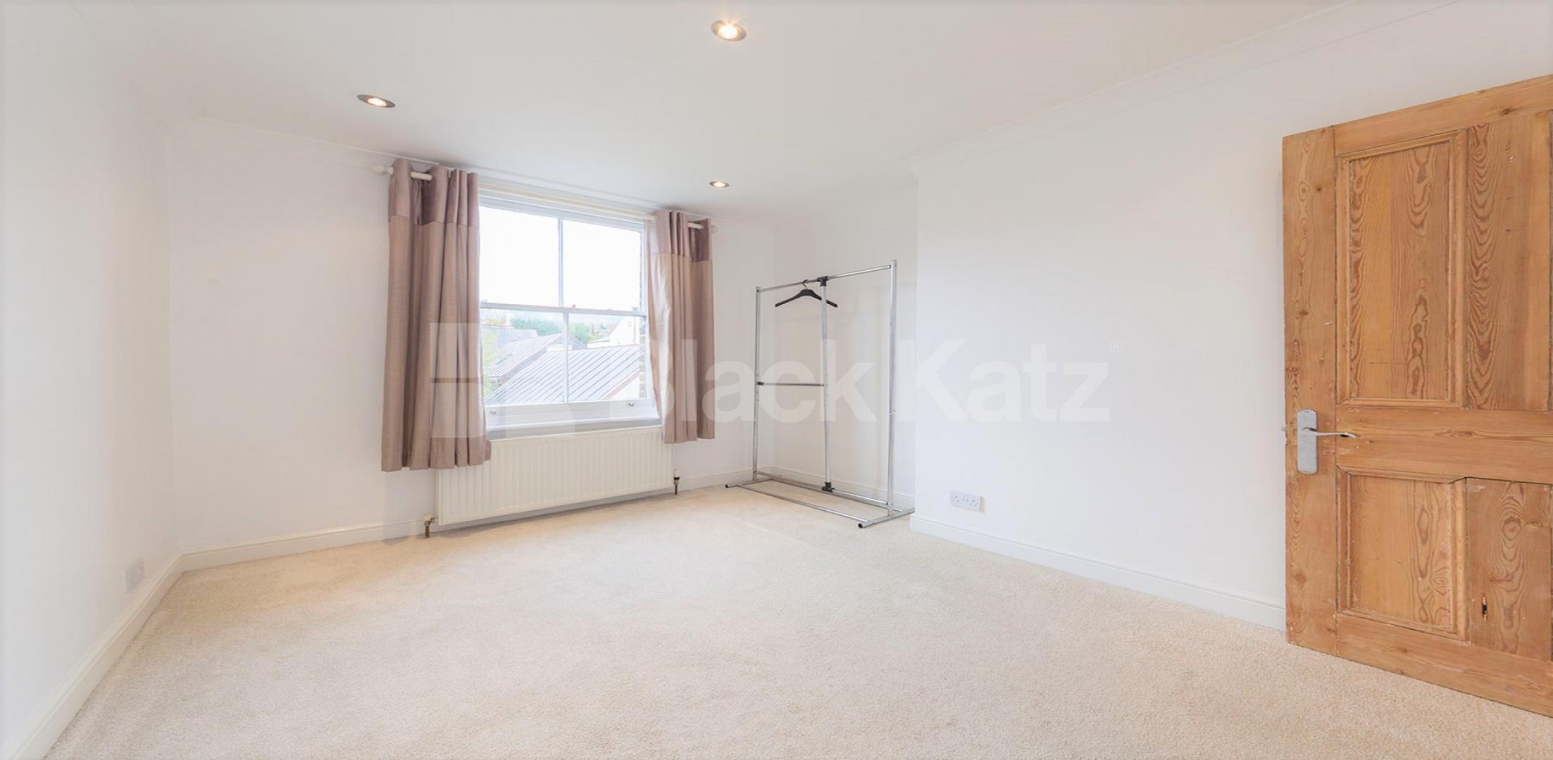 Tastefully grand 3 Bedroom Flat in Mill Lane, West Hampstead NW6