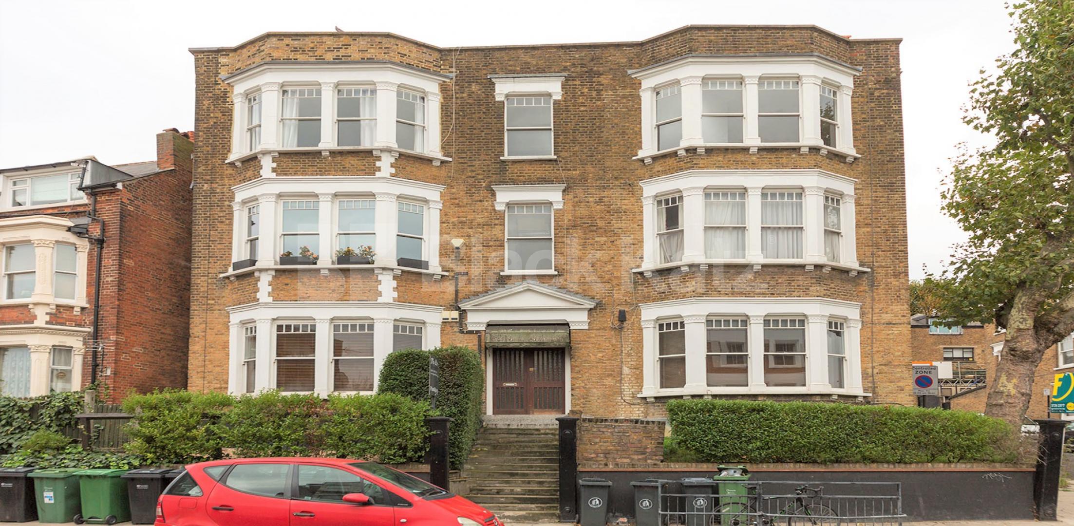 High-end finishes 3 Bedroom Flat in Mill Lane, West Hampstead NW6