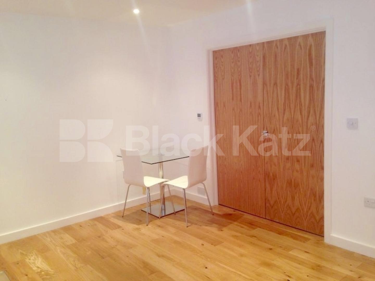 Open and inviting layout 1 Bedroom, Furnished Apartment in Lupus Street ...