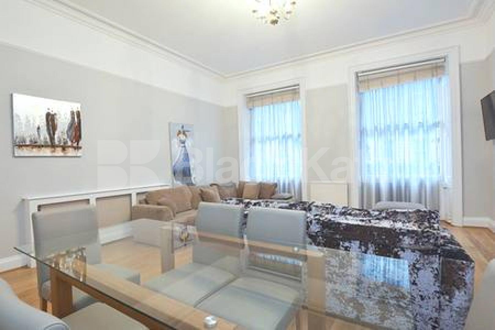Refreshingly serene 2 Bedroom, Furnished Flat in Devonshire Place W1G
