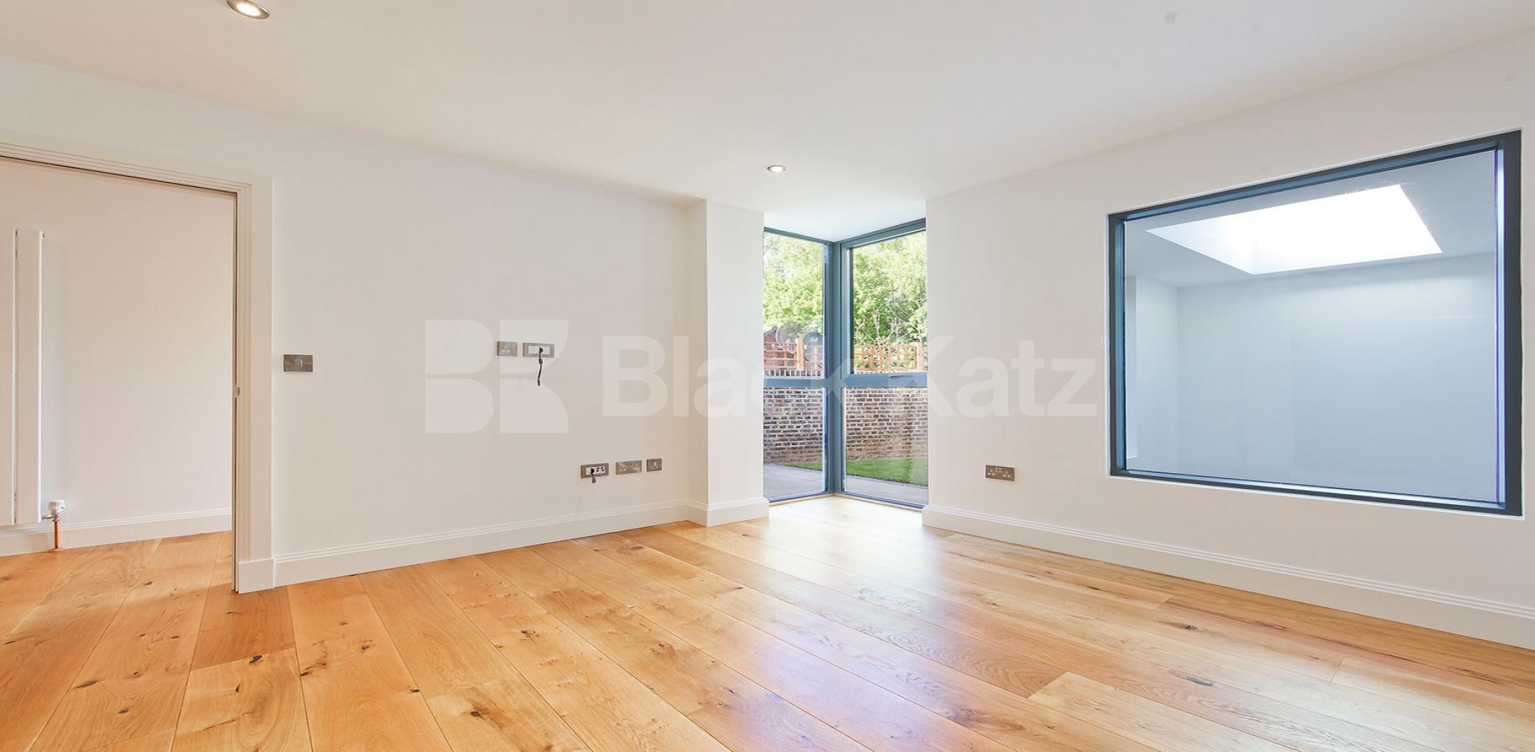High end finish 3 Bedroom Mews House in Rushgrove Street SE18