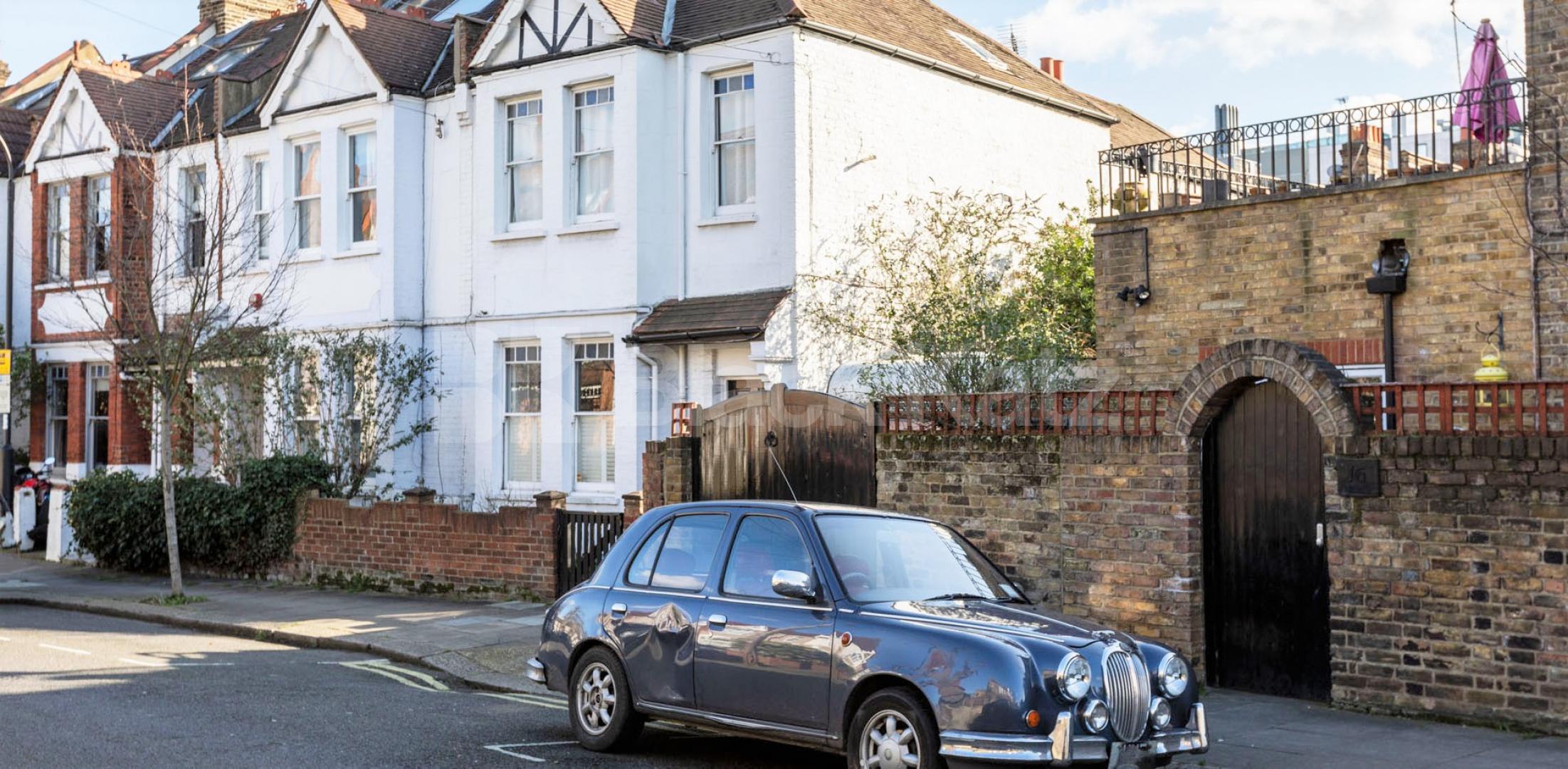 Spacious and cozy living area Studio Apartment Flat in Glenroy Street W12