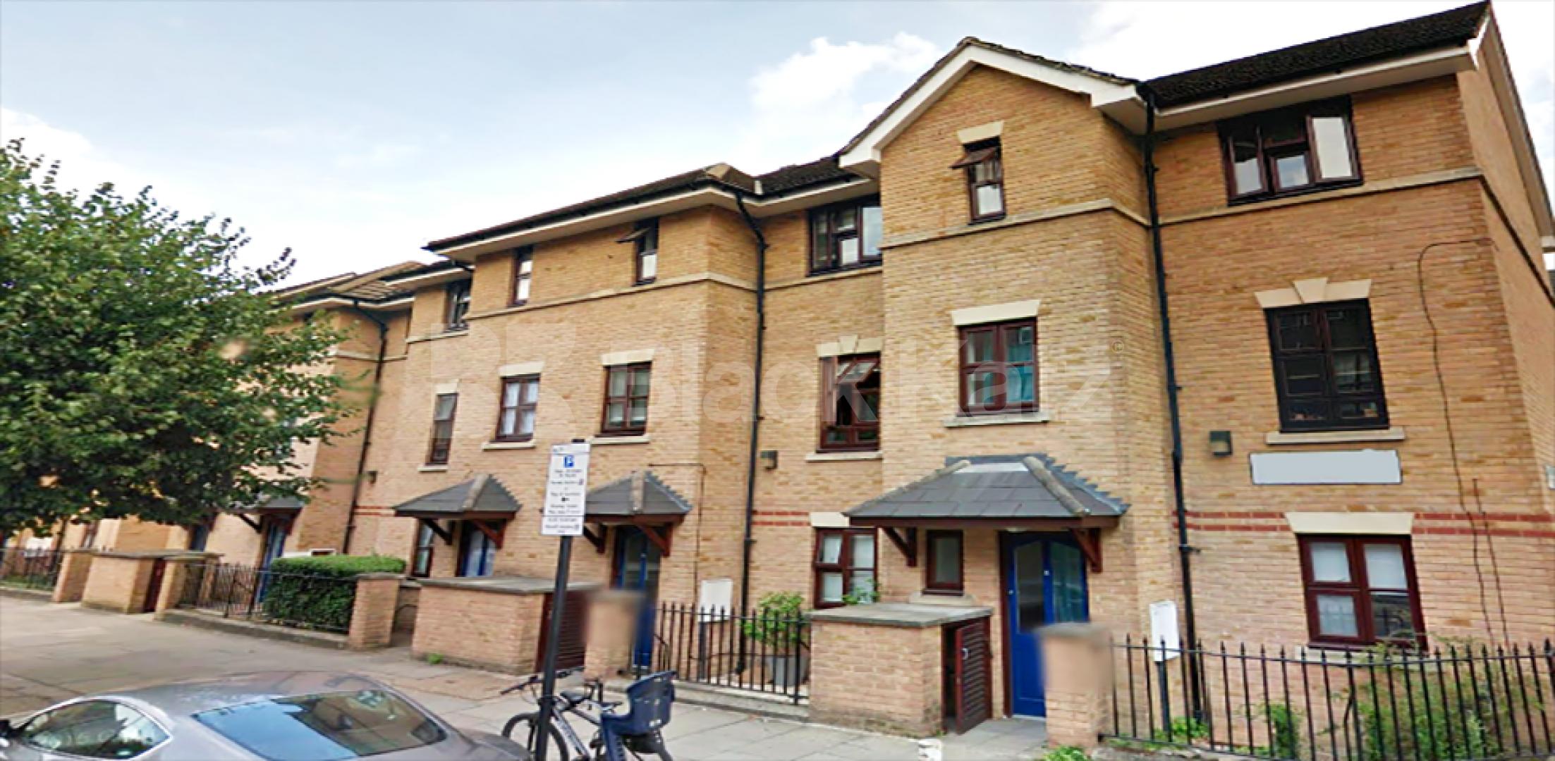 Stunningly attractive 1 Bedroom, Furnished Flat in Gainsborough Court ...
