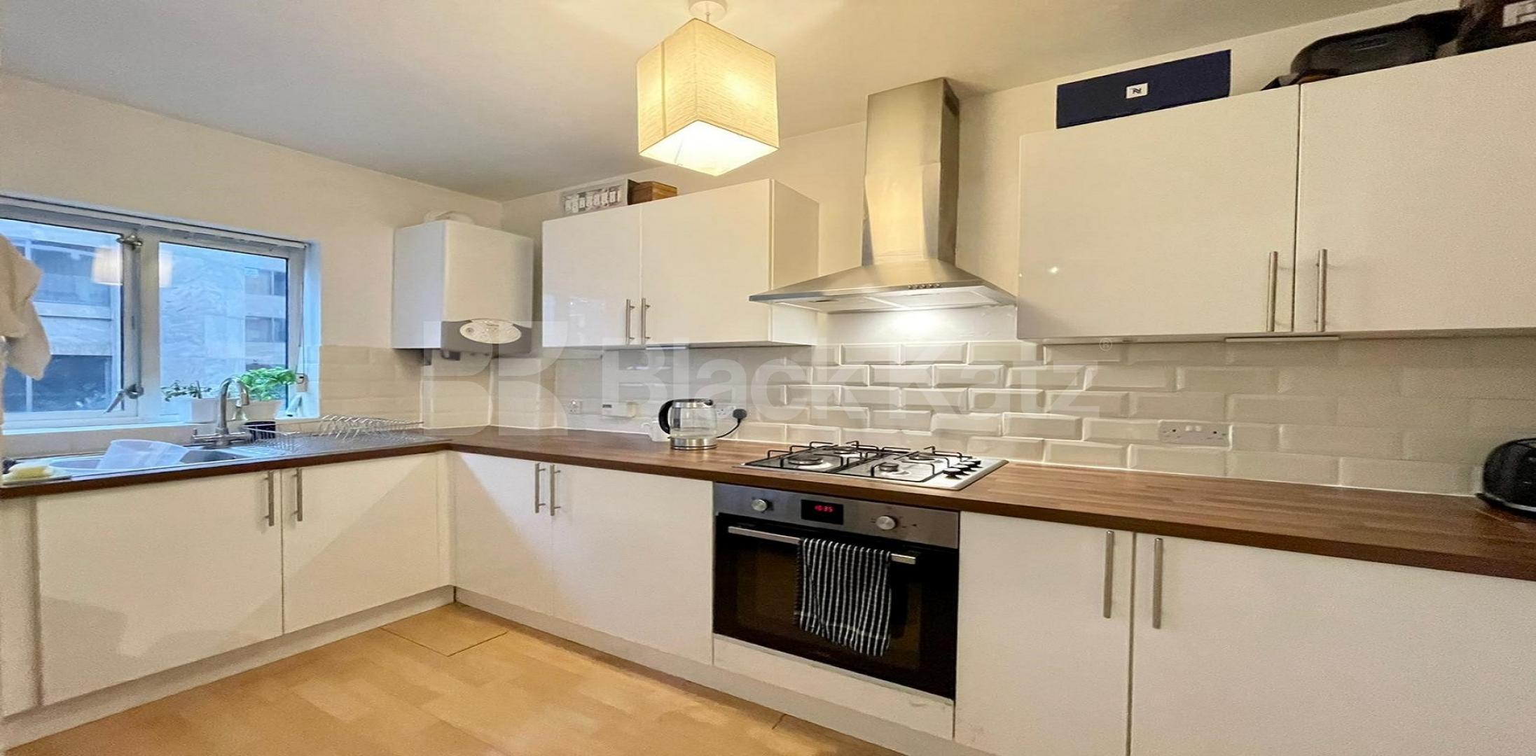Perfectly Maintained 1 Bedroom, Part Furnished Apartment in Petticoat ...