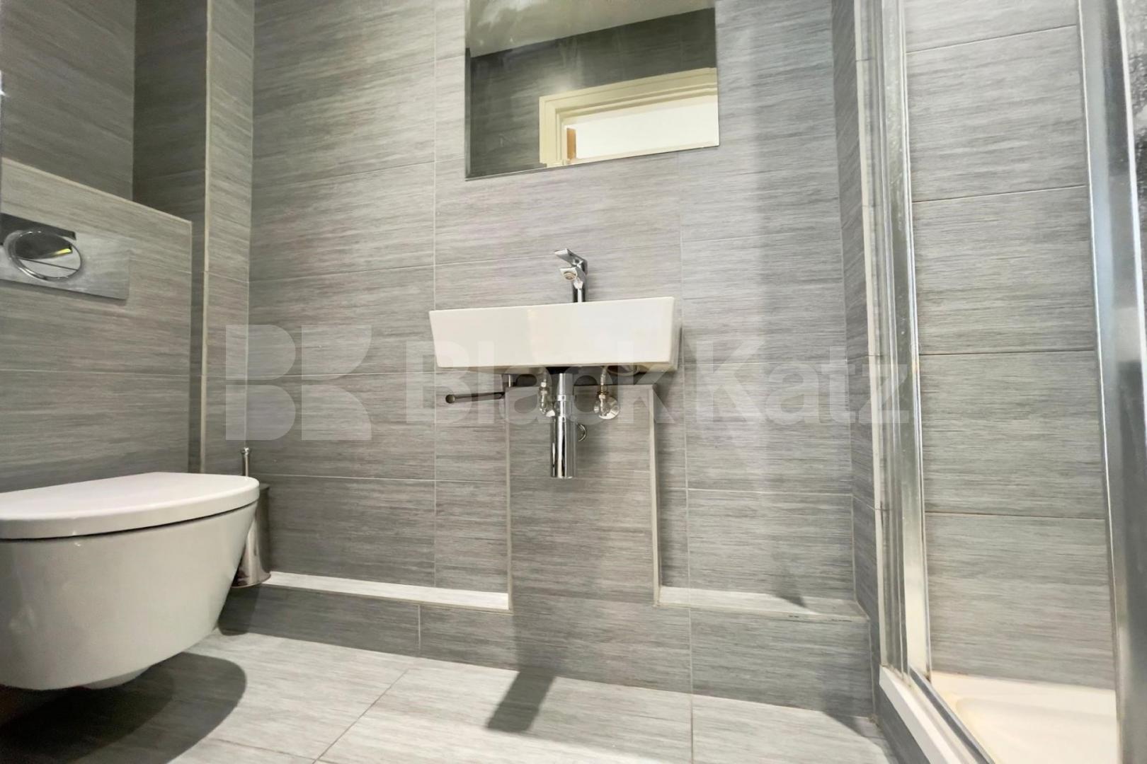 909 Sq. Ft with private balcony, two communal roof terraces & stunning ...